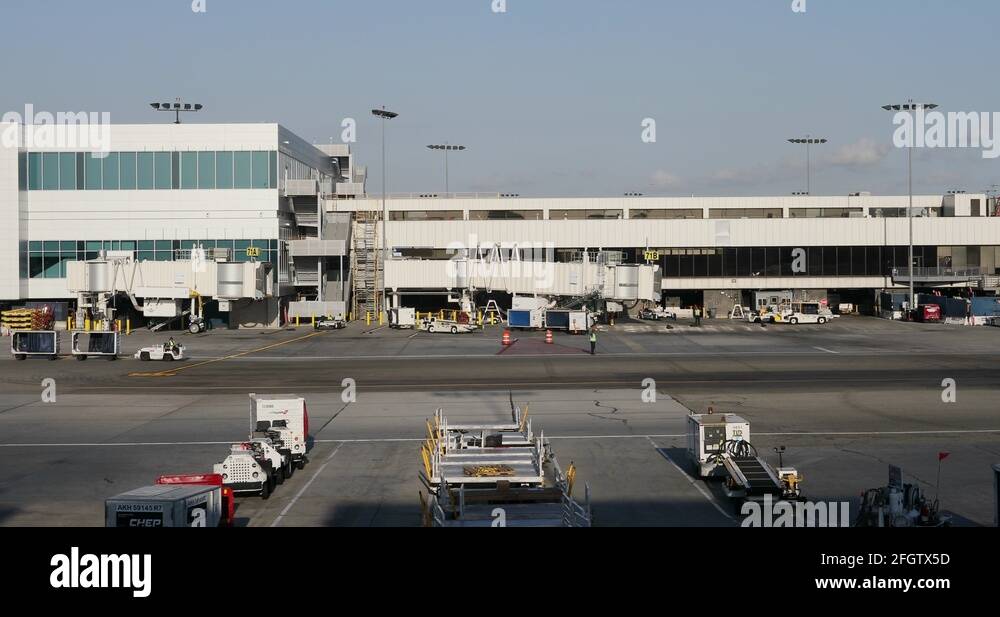 Los Angeles International Airport runway ramp aircraft arrive 4K Stock ...