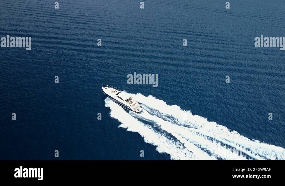 Speeding cruise boat Stock Videos & Footage - HD and 4K Video Clips - Alamy