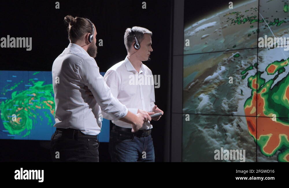 Storm tracking map Stock Videos & Footage - HD and 4K Video Clips - Alamy