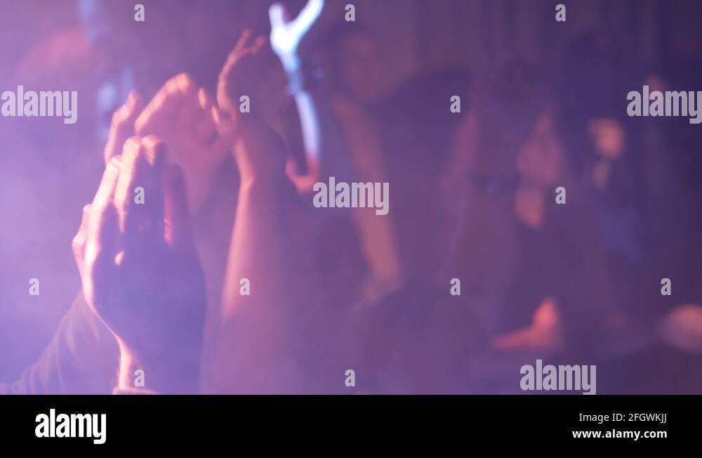 Clapping fans Stock Videos & Footage - HD and 4K Video Clips - Alamy