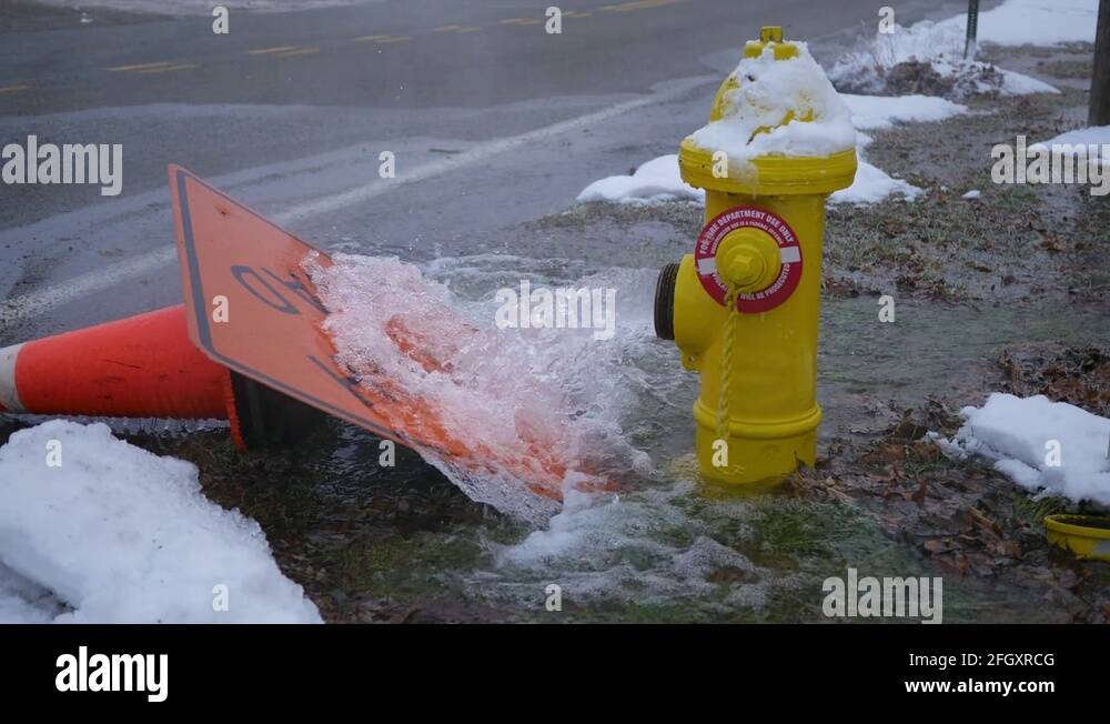 Frozen fire hydrant Stock Videos & Footage - HD and 4K Video Clips - Alamy