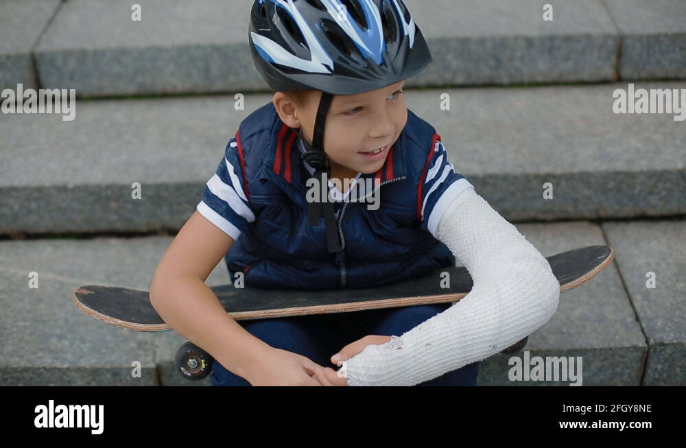 Boy broken arm Stock Videos & Footage - HD and 4K Video Clips - Alamy