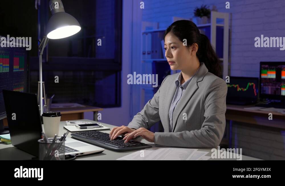 Turn off computer Stock Videos & Footage - HD and 4K Video Clips - Alamy