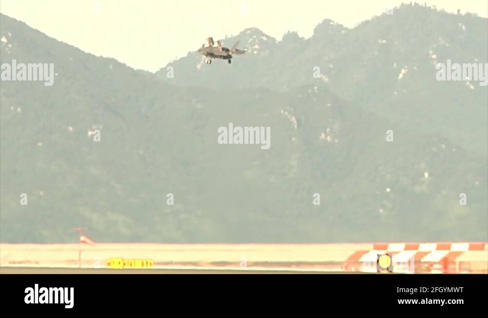 Mid landing Stock Videos & Footage - HD and 4K Video Clips - Alamy