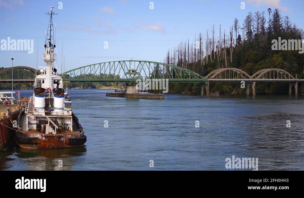 Tug boat traffic Stock Videos & Footage - HD and 4K Video Clips - Alamy