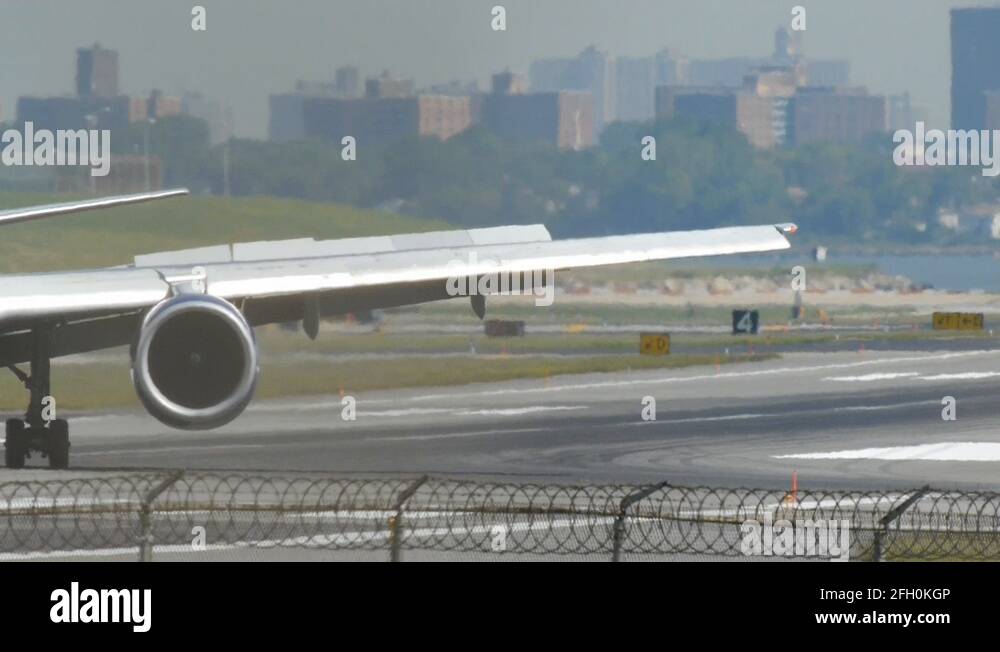 Jet runway Stock Videos & Footage - HD and 4K Video Clips - Alamy