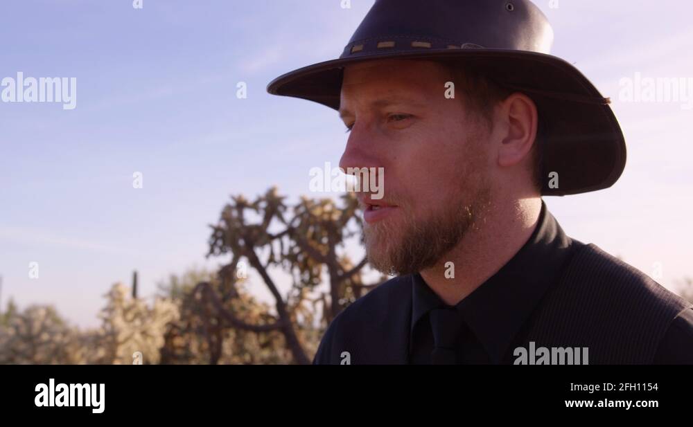 Desert talking Stock Videos & Footage - HD and 4K Video Clips - Alamy