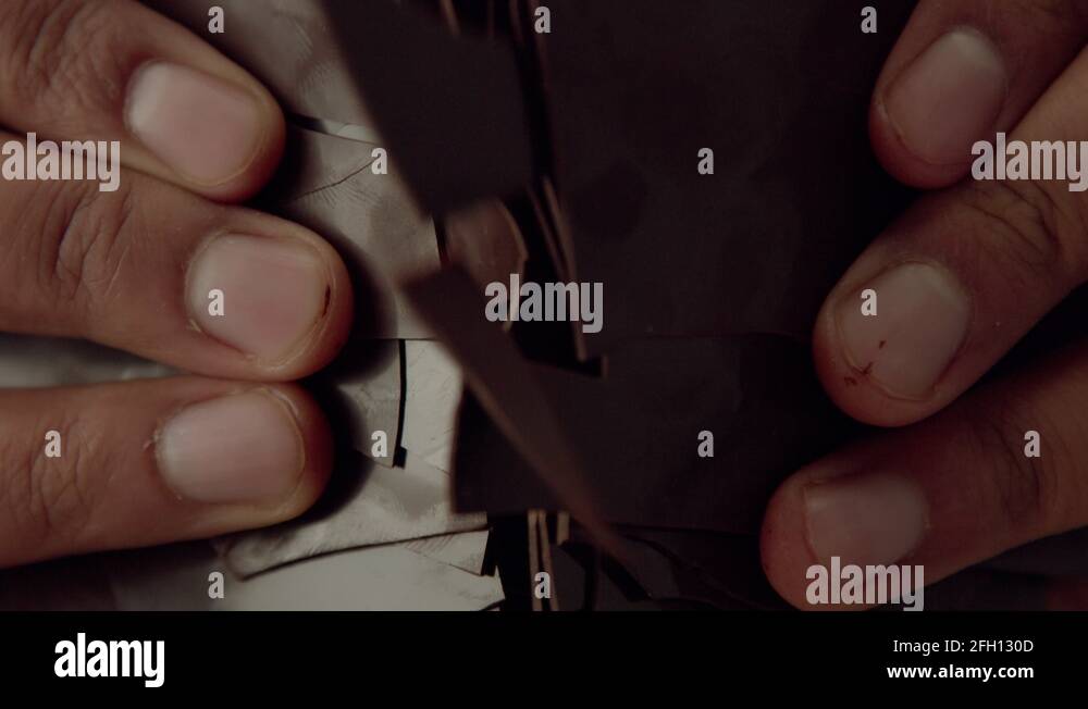 Broken present Stock Videos & Footage - HD and 4K Video Clips - Alamy