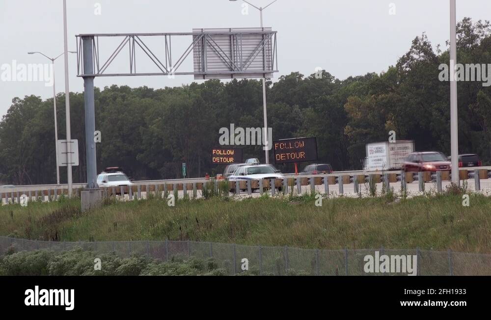 Reroute sign Stock Videos & Footage - HD and 4K Video Clips - Alamy
