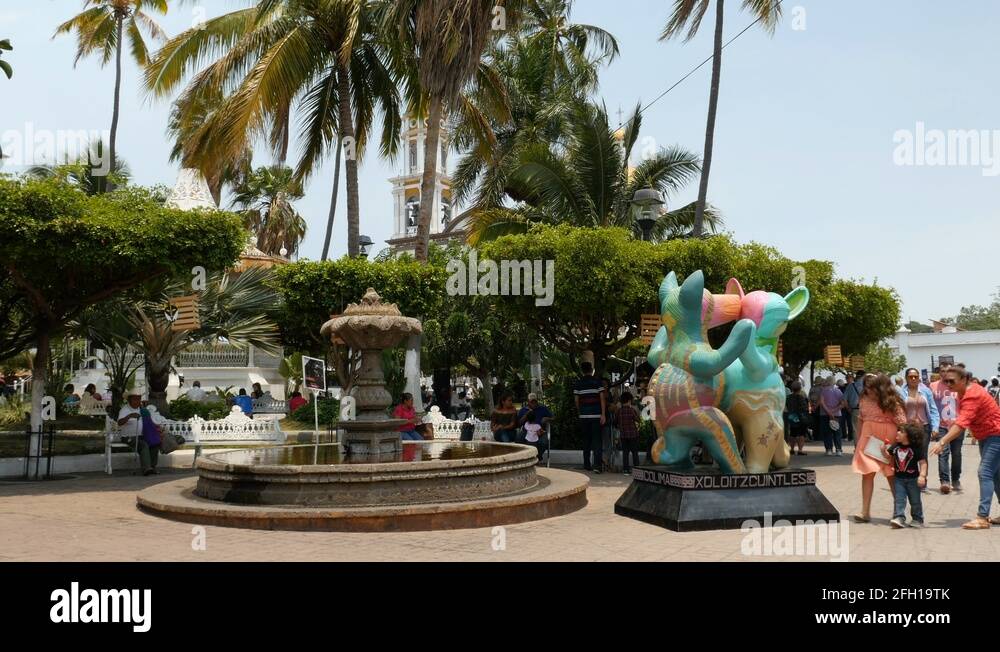 Dog statue mexico Stock Videos & Footage - HD and 4K Video Clips - Alamy