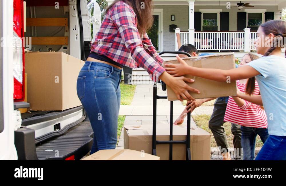 Moving van boxes Stock Videos & Footage - HD and 4K Video Clips - Alamy