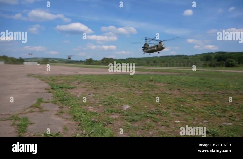 Ch 47 chinook lands Stock Videos & Footage - HD and 4K Video Clips - Alamy