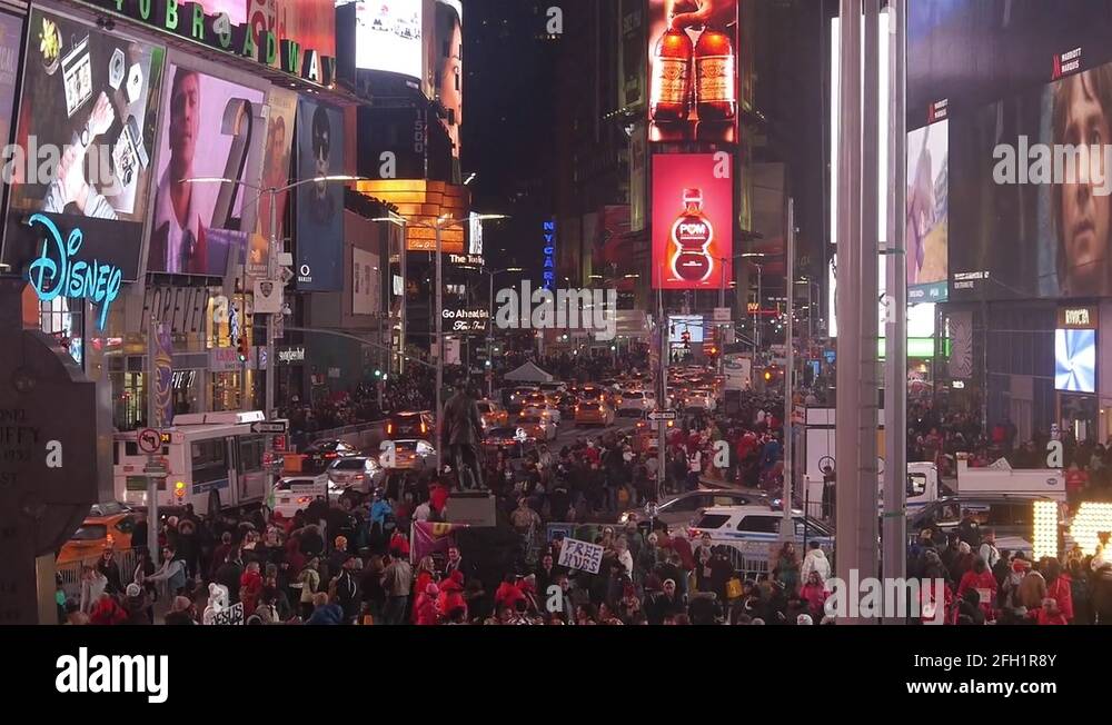 Crowded shop usa Stock Videos & Footage - HD and 4K Video Clips - Alamy