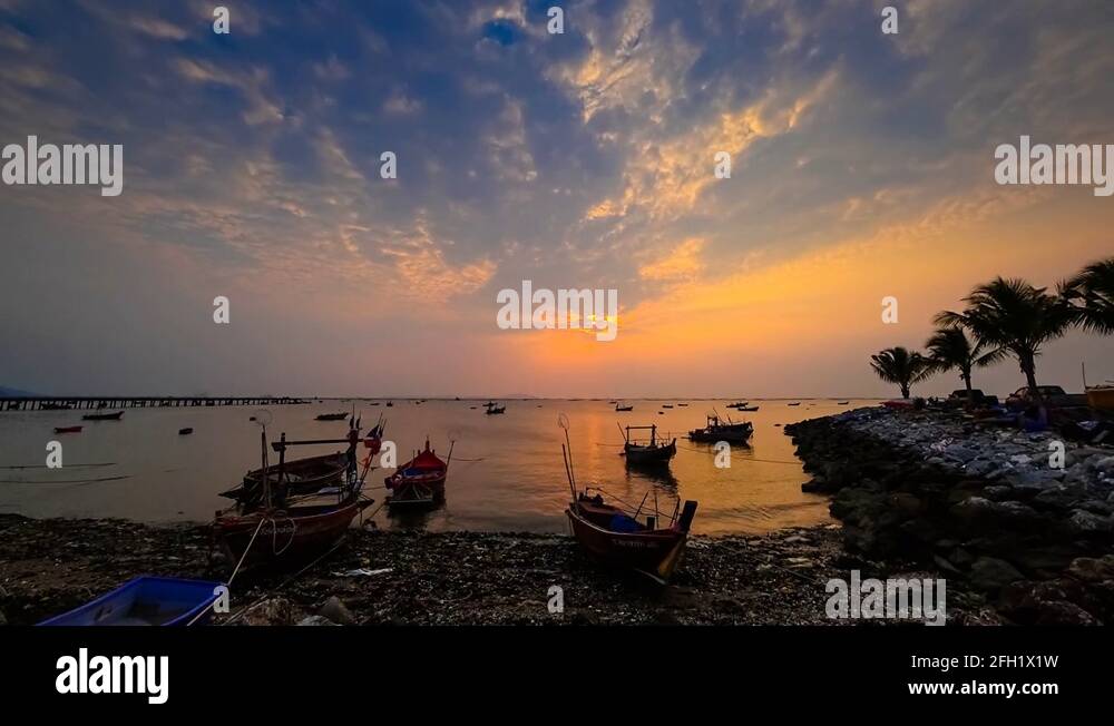 Boat sea sky boat Stock Videos & Footage - HD and 4K Video Clips - Alamy