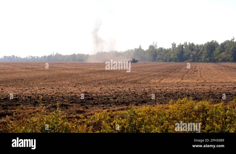 Dusty field Stock Videos & Footage - HD and 4K Video Clips - Alamy