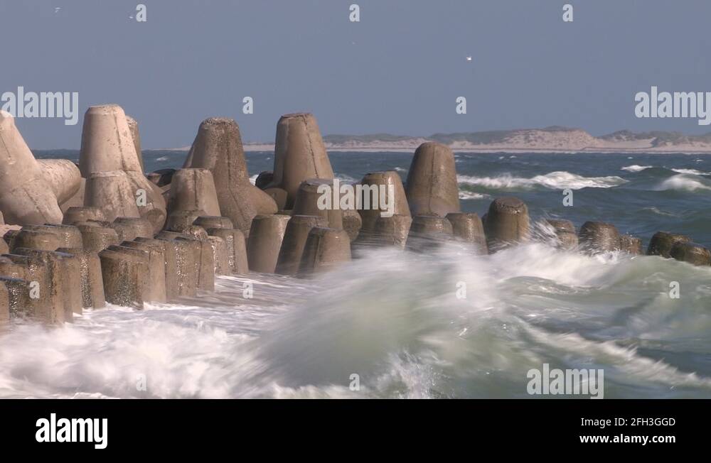 Wave breakers Stock Videos & Footage - HD and 4K Video Clips - Alamy