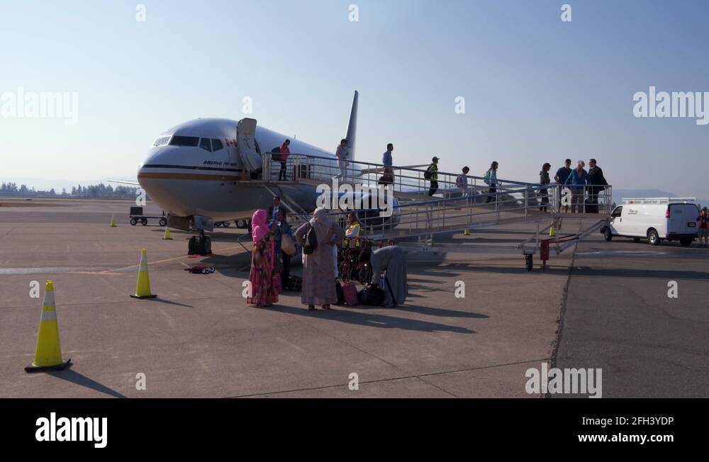 Exit a plane Stock Videos & Footage - HD and 4K Video Clips - Alamy