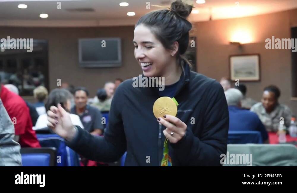 Madeline Dirado pose with U.s troop at Incirlik Air Base - 2016 Stock ...