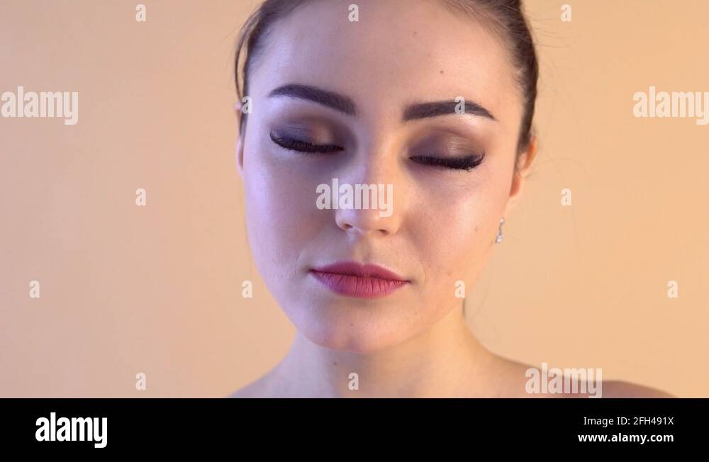 White lily spa Stock Videos & Footage - HD and 4K Video Clips - Alamy