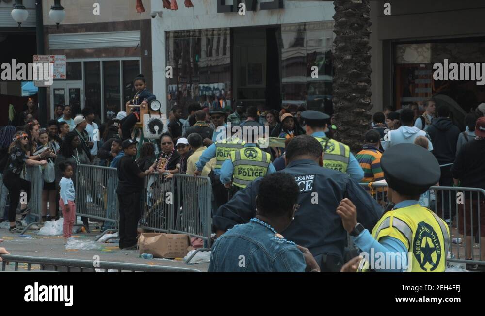 Police running Stock Videos & Footage - HD and 4K Video Clips - Alamy