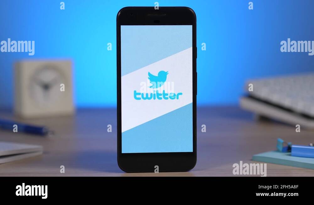 Twitter display Stock Videos & Footage - HD and 4K Video Clips - Alamy