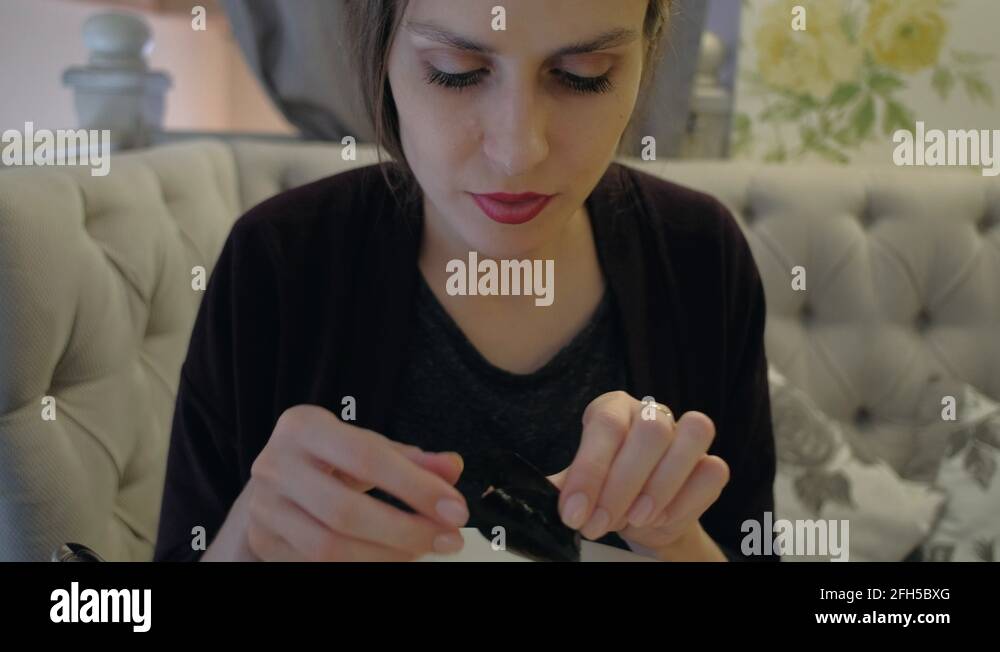 Clam lips Stock Videos & Footage - HD and 4K Video Clips - Alamy