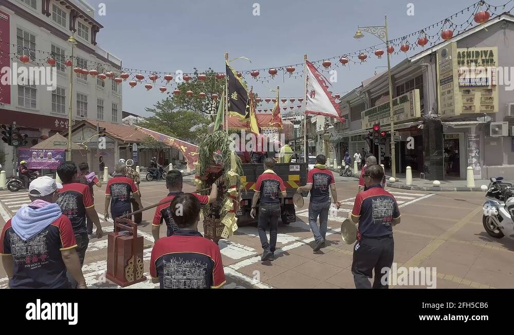 Temple devotees Stock Videos & Footage - HD and 4K Video Clips - Alamy