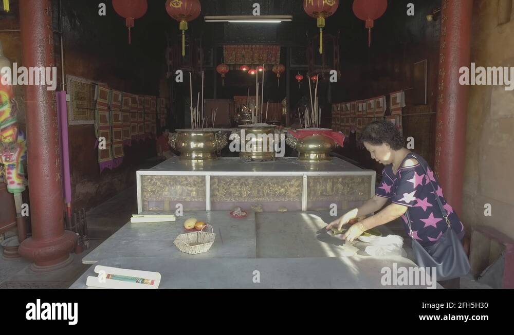 Prayer map Stock Videos & Footage - HD and 4K Video Clips - Alamy