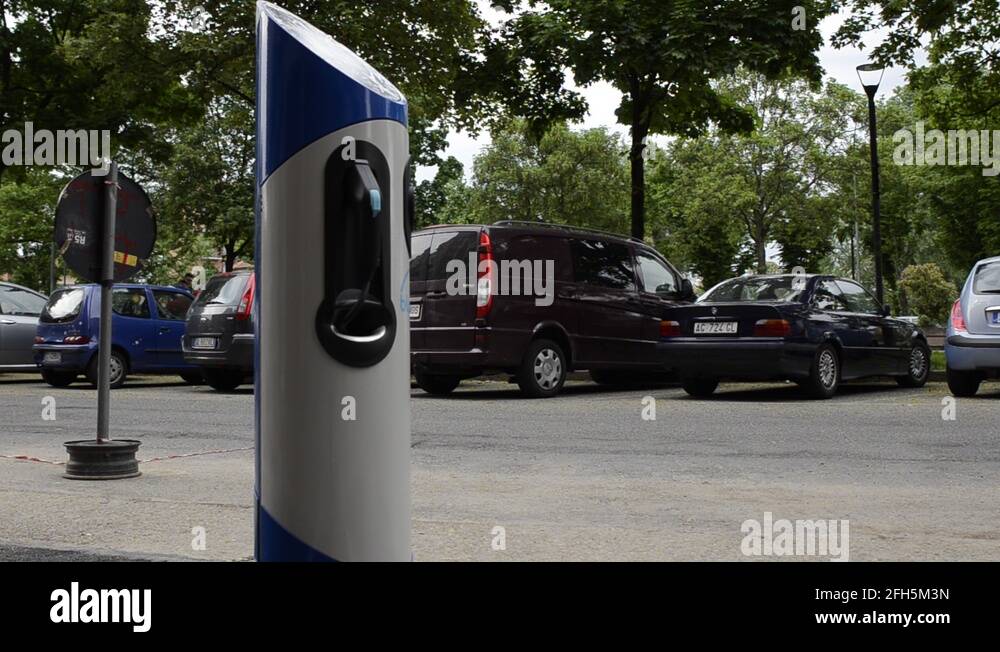 Charging columns Stock Videos & Footage - HD and 4K Video Clips - Alamy