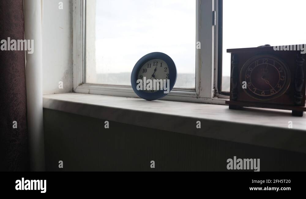 Standing clocks Stock Videos & Footage - HD and 4K Video Clips - Alamy