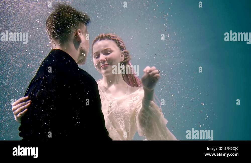 actress and actor hugging underwater during the filming, the lady hugs ...