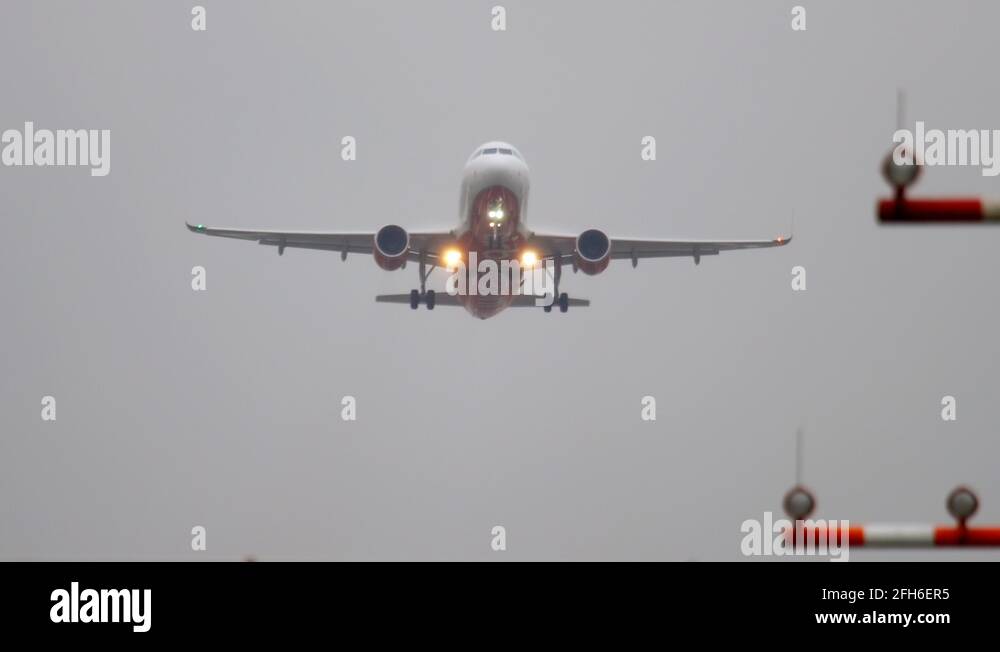 Airplane airbus A320 take-off Stock Video Footage - Alamy