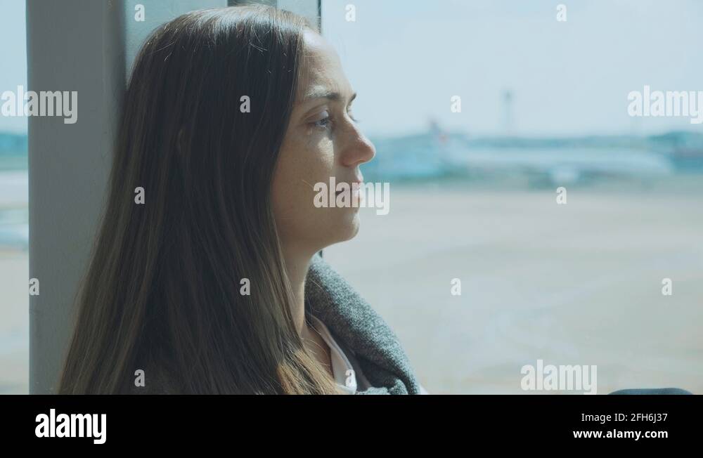 Crying airport Stock Videos & Footage - HD and 4K Video Clips - Alamy