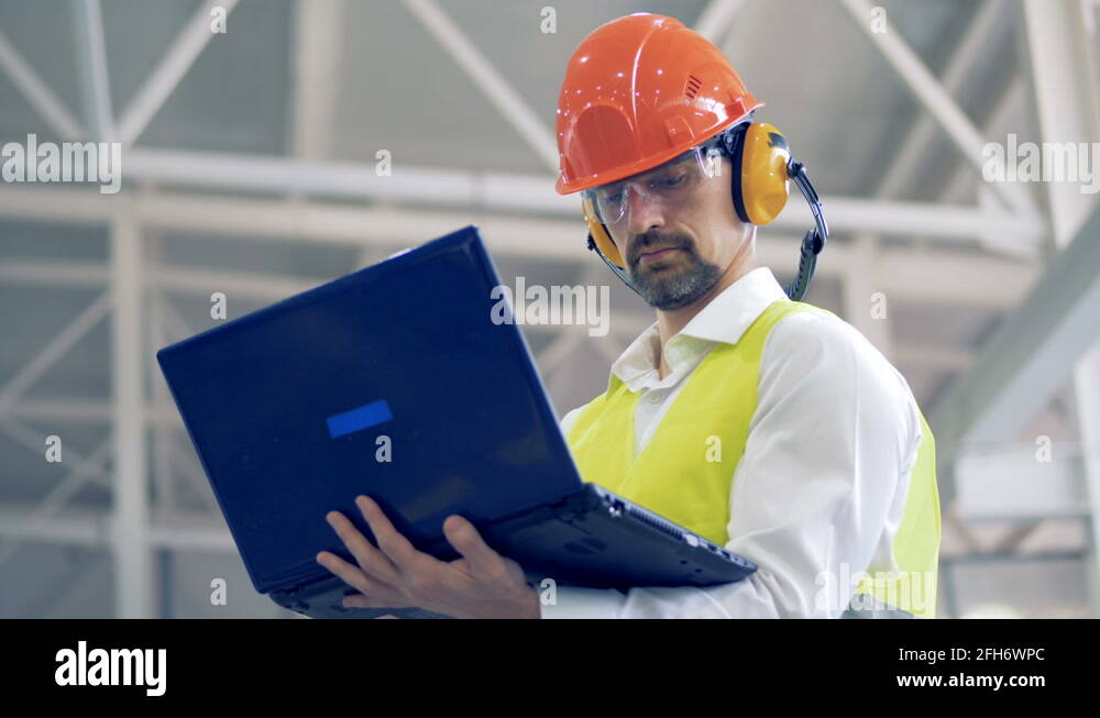 Male laborer Stock Videos & Footage - HD and 4K Video Clips - Alamy