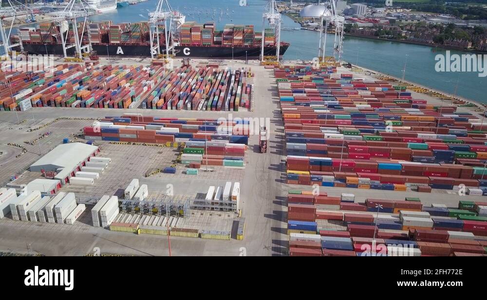 Busy shipping port Stock Videos & Footage - HD and 4K Video Clips - Alamy