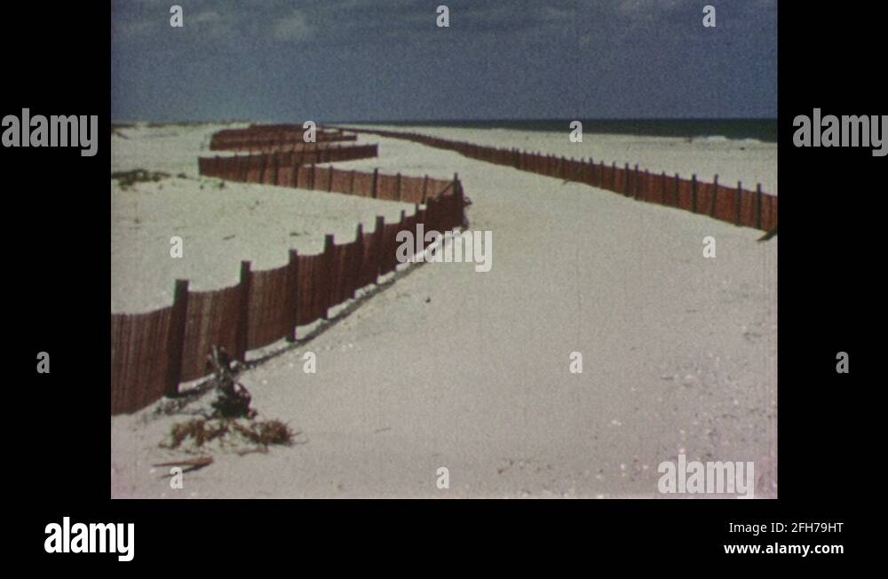 Fences fence line Stock Videos & Footage - HD and 4K Video Clips - Alamy