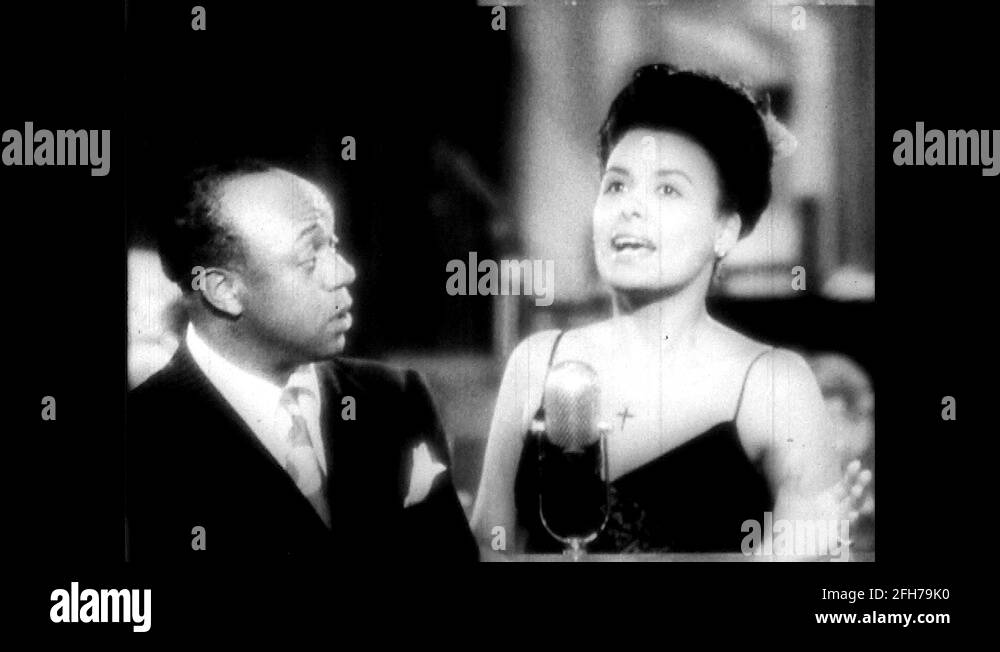 1940s: Lena Horne sings and flirts on stage with Eddie "Rochester ...