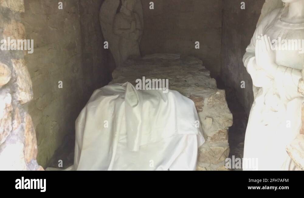 Jesus burial cave Stock Videos & Footage - HD and 4K Video Clips - Alamy