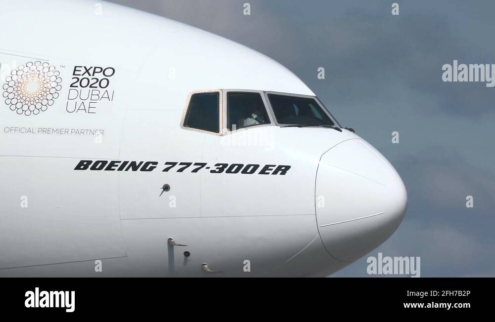 777 flight deck Stock Videos & Footage - HD and 4K Video Clips - Alamy