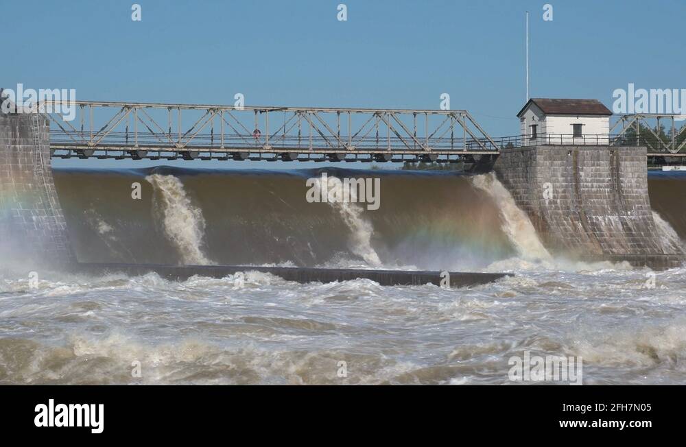 River flood barrier Stock Videos & Footage - HD and 4K Video Clips - Alamy