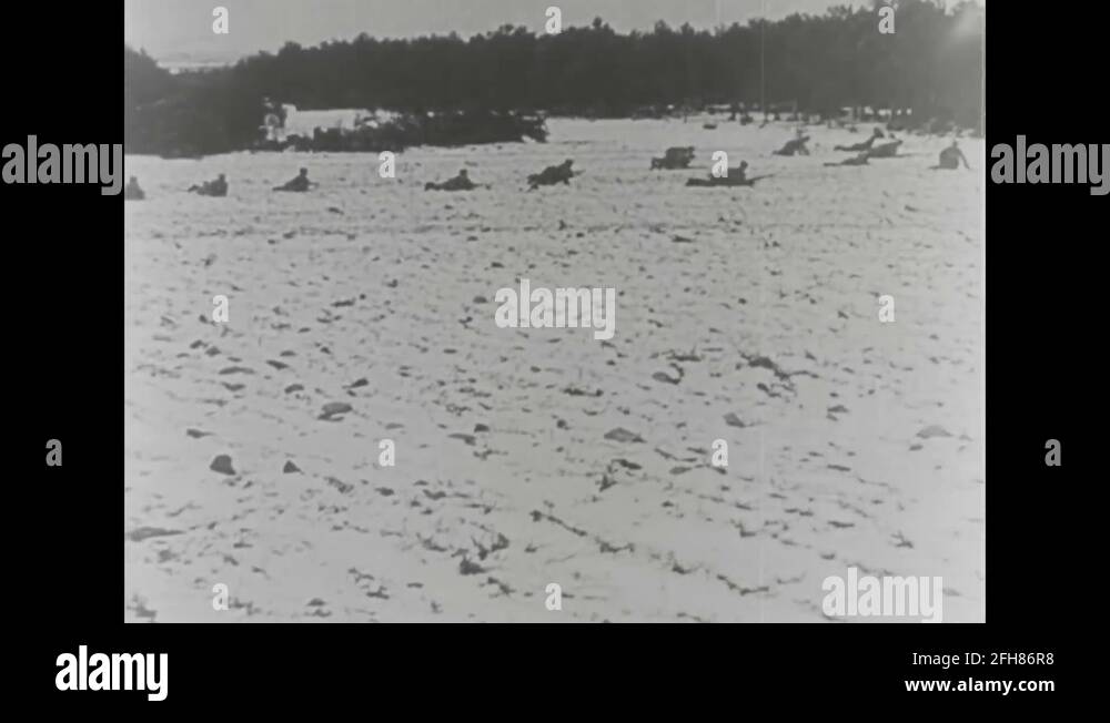 WW1 - German soldiers crawling on battlefield Stock Video Footage - Alamy