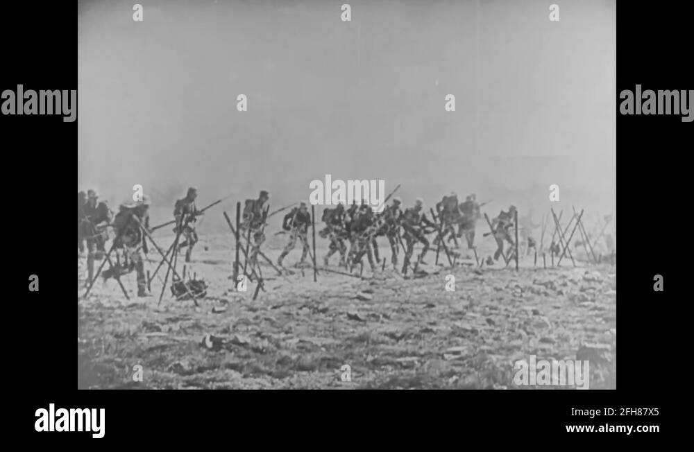 WW1 - German soldiers storm on battlefield Stock Video Footage - Alamy