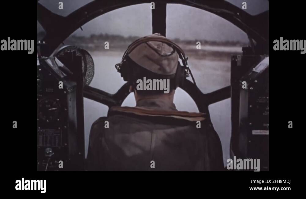 Wwii crew bomber Stock Videos & Footage - HD and 4K Video Clips - Alamy