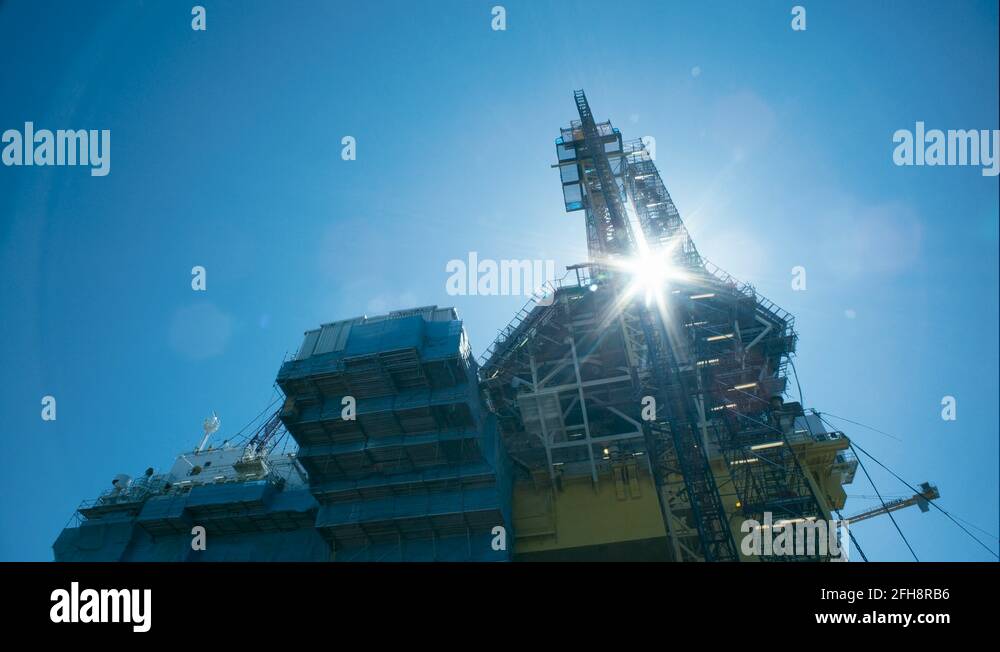Oil rig elevator Stock Videos & Footage - HD and 4K Video Clips - Alamy