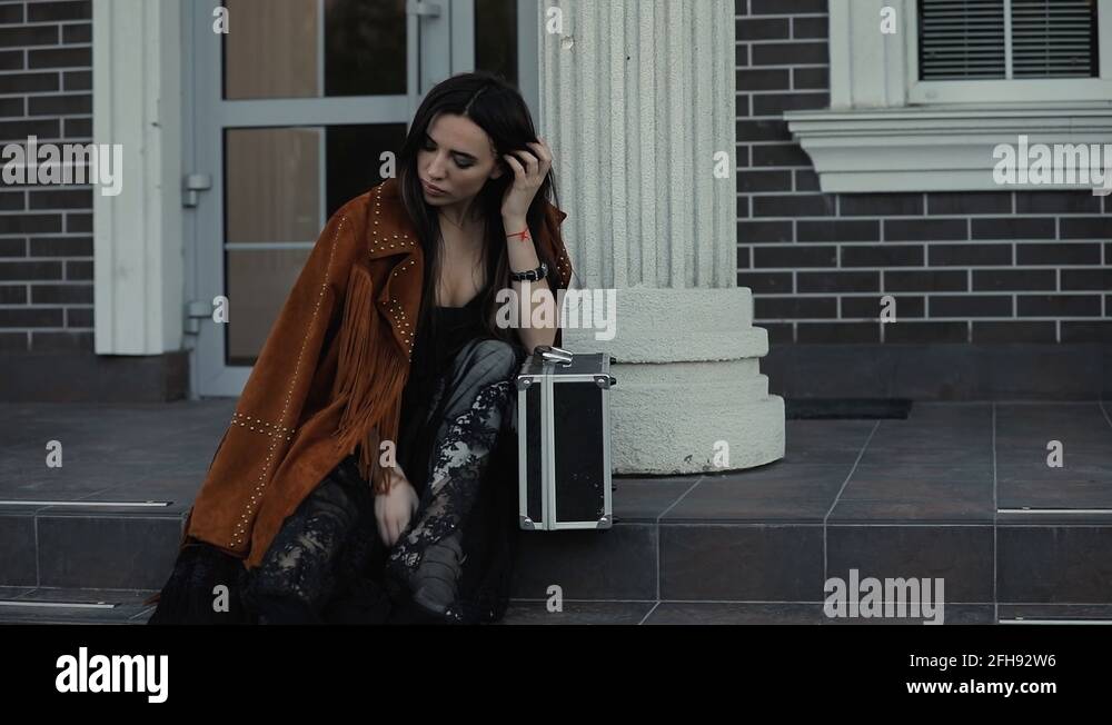 Woman leave suitcase Stock Videos & Footage - HD and 4K Video Clips - Alamy