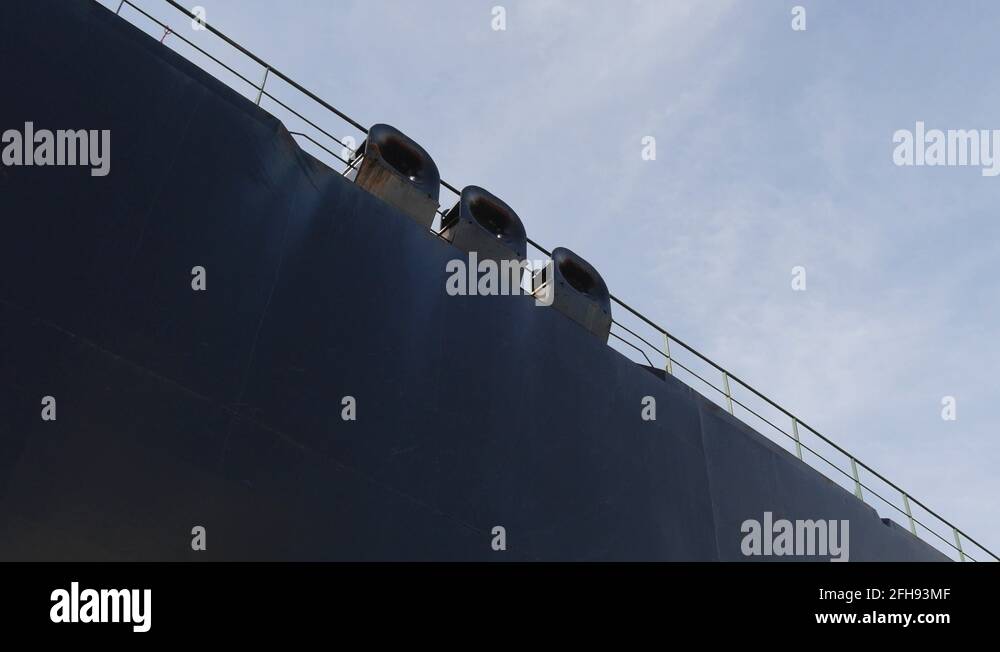 Bulk carrier Golden Amber is maneuvering in port Stock Video Footage ...