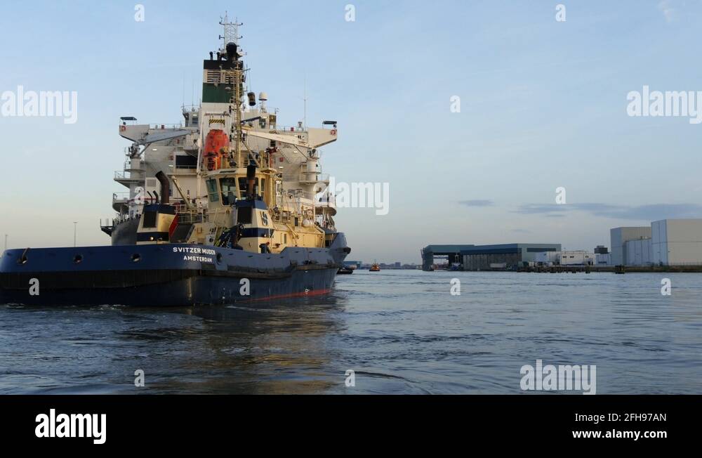 Bulk carrier Golden Amber in 4K Stock Video Footage - Alamy