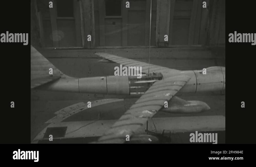 Jet powered aircraft Stock Videos & Footage - HD and 4K Video Clips - Alamy