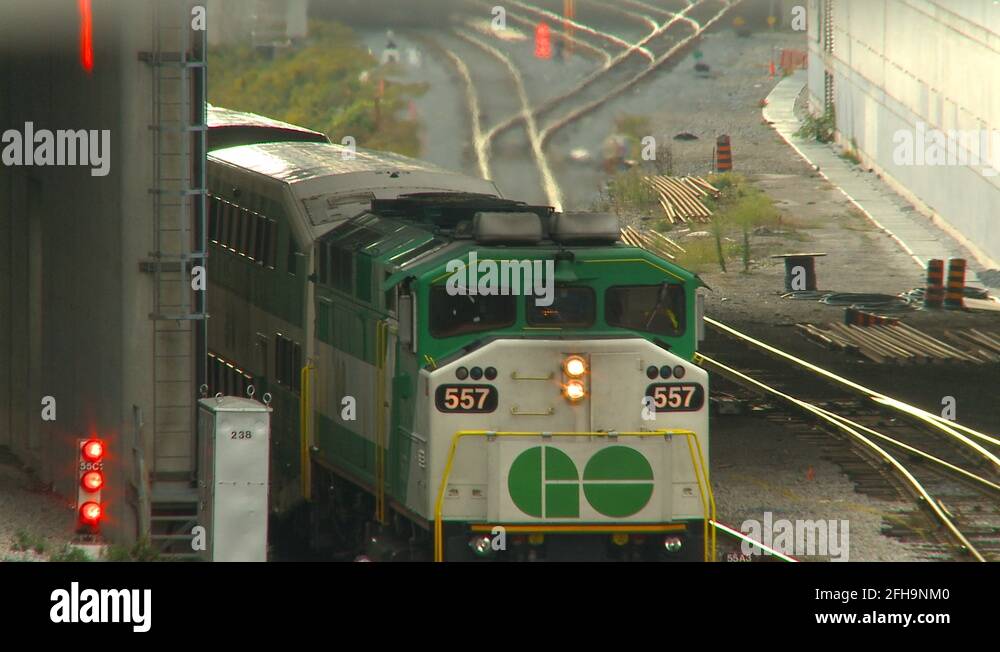 Train arriving in station Stock Videos & Footage - HD and 4K Video ...