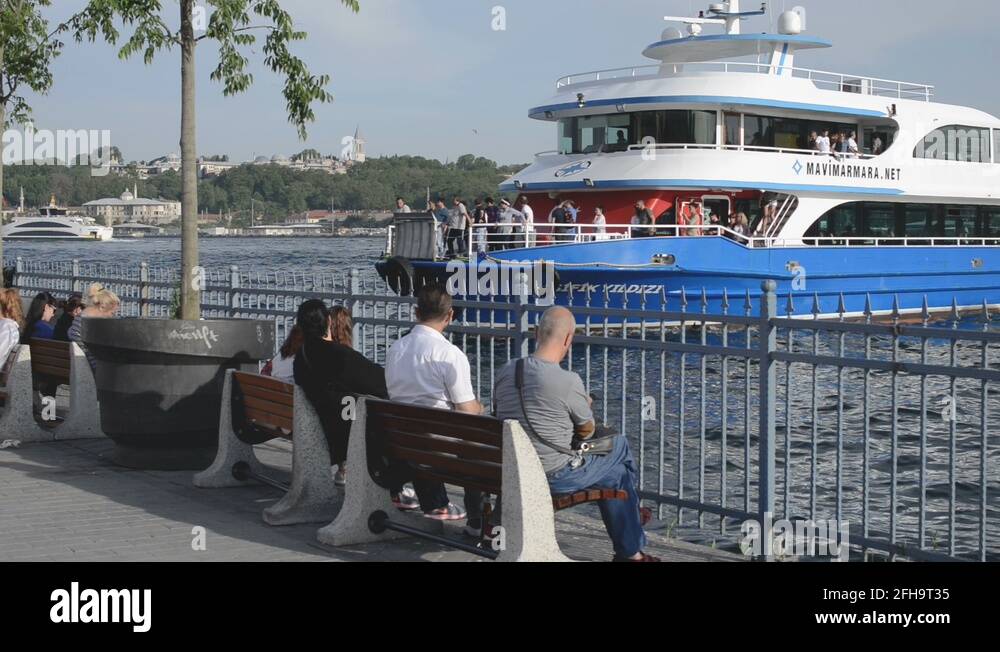 Docks docking Stock Videos & Footage - HD and 4K Video Clips - Alamy